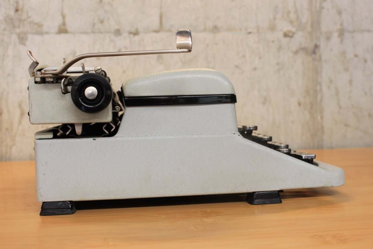 WW2 Navy mill typewriter - BASE/BIVOUAC/CAMP/DEPOT ITEMS - U.S ...