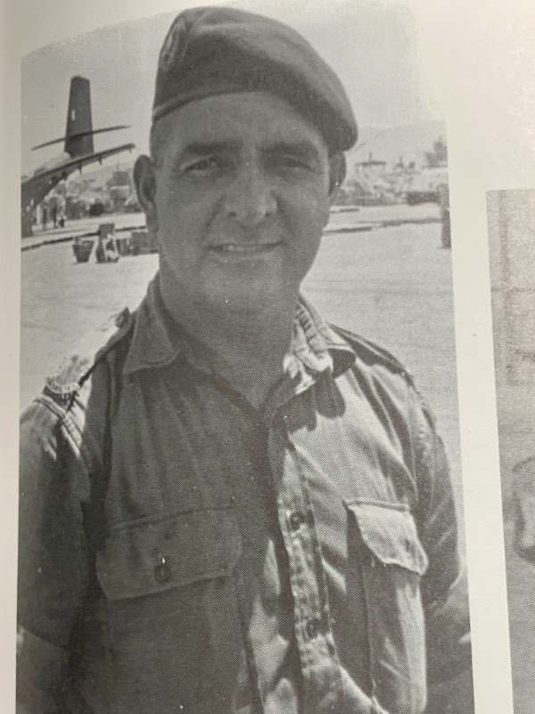 I found one of my grails--The Team in Pictures: A Pictorial History of ...