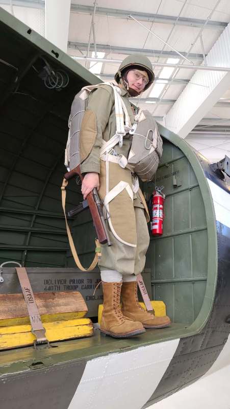 What would paramarines wear? - UNIFORMS - U.S. Militaria Forum