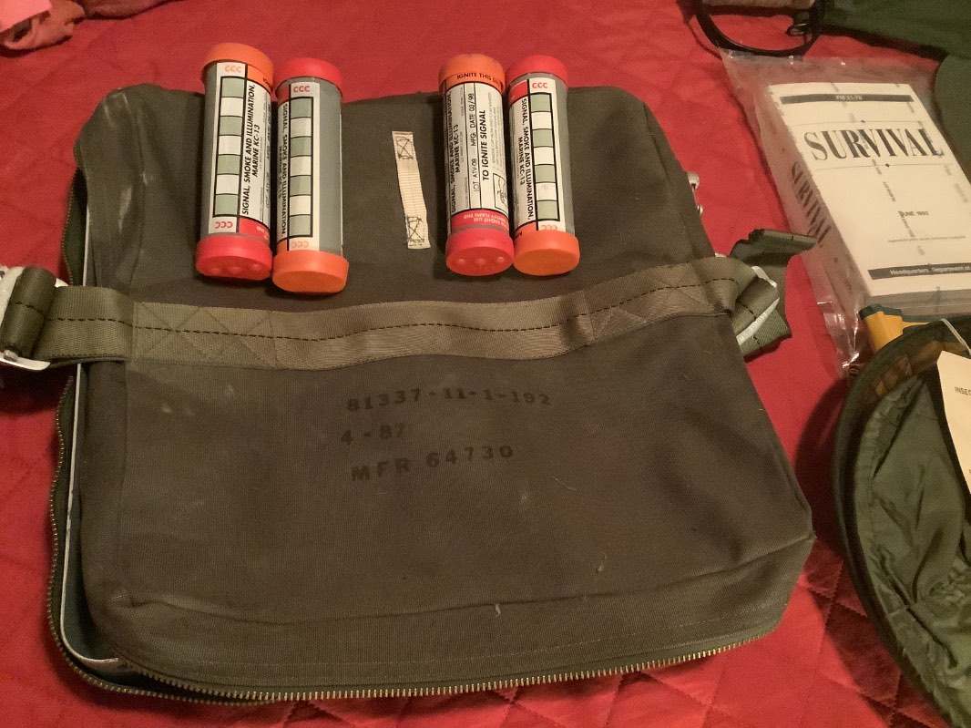 Army Aviators Hot Weather Survival Seat Kit. - SURVIVAL GEAR - U.S ...