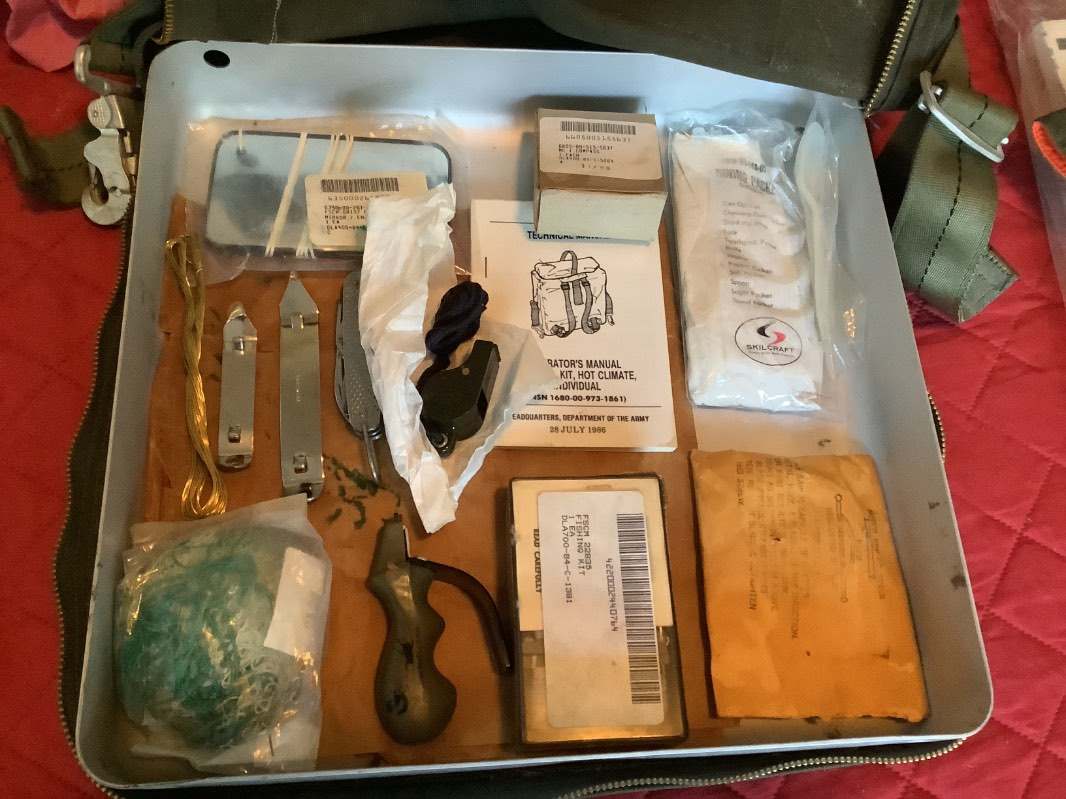 Army Aviators Hot Weather Survival Seat Kit. - SURVIVAL GEAR - U.S ...