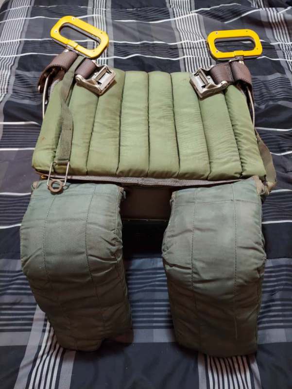 Army Aviators Hot Weather Survival Seat Kit. - SURVIVAL GEAR - U.S ...