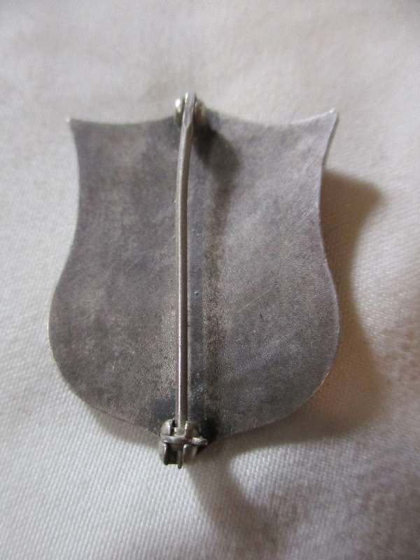 Unknown Pin Back DUI. Maybe Puerto Rico? Answer: Pershing Rifles ...