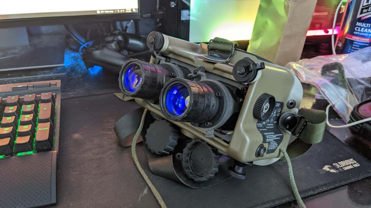 SPH-4 with AN/PVS-5 MFP - FLYING HELMETS AND ACCESSORIES - U.S ...