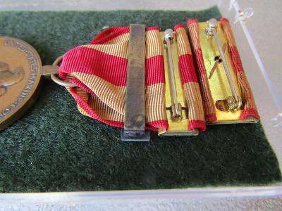 USMC Expeditionary Medal and Wake bar with ribbon help please ...