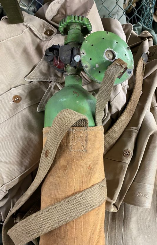 Navy O2 bottle? - SURVIVAL GEAR - U.S. Militaria Forum