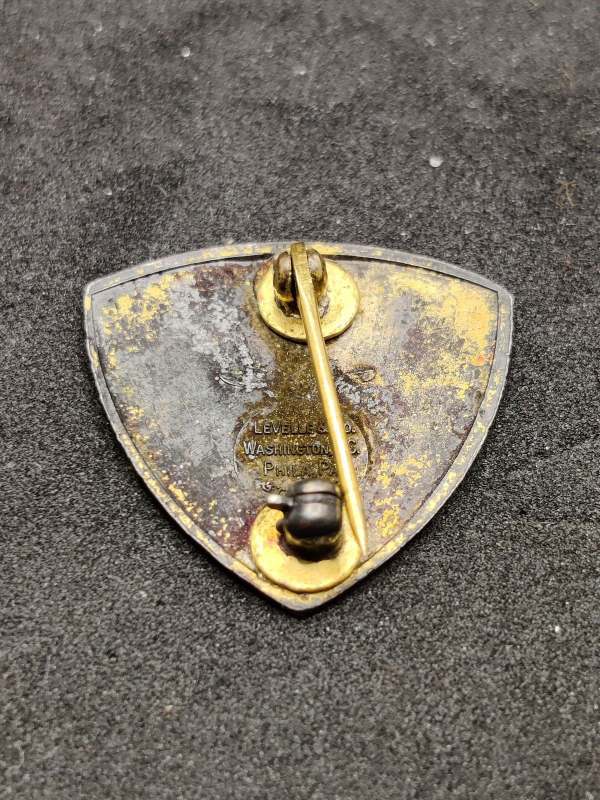 Unit Crest ID? - BADGES, AWARDS, DUI, AND COLLAR BRASS - U.S. Militaria ...