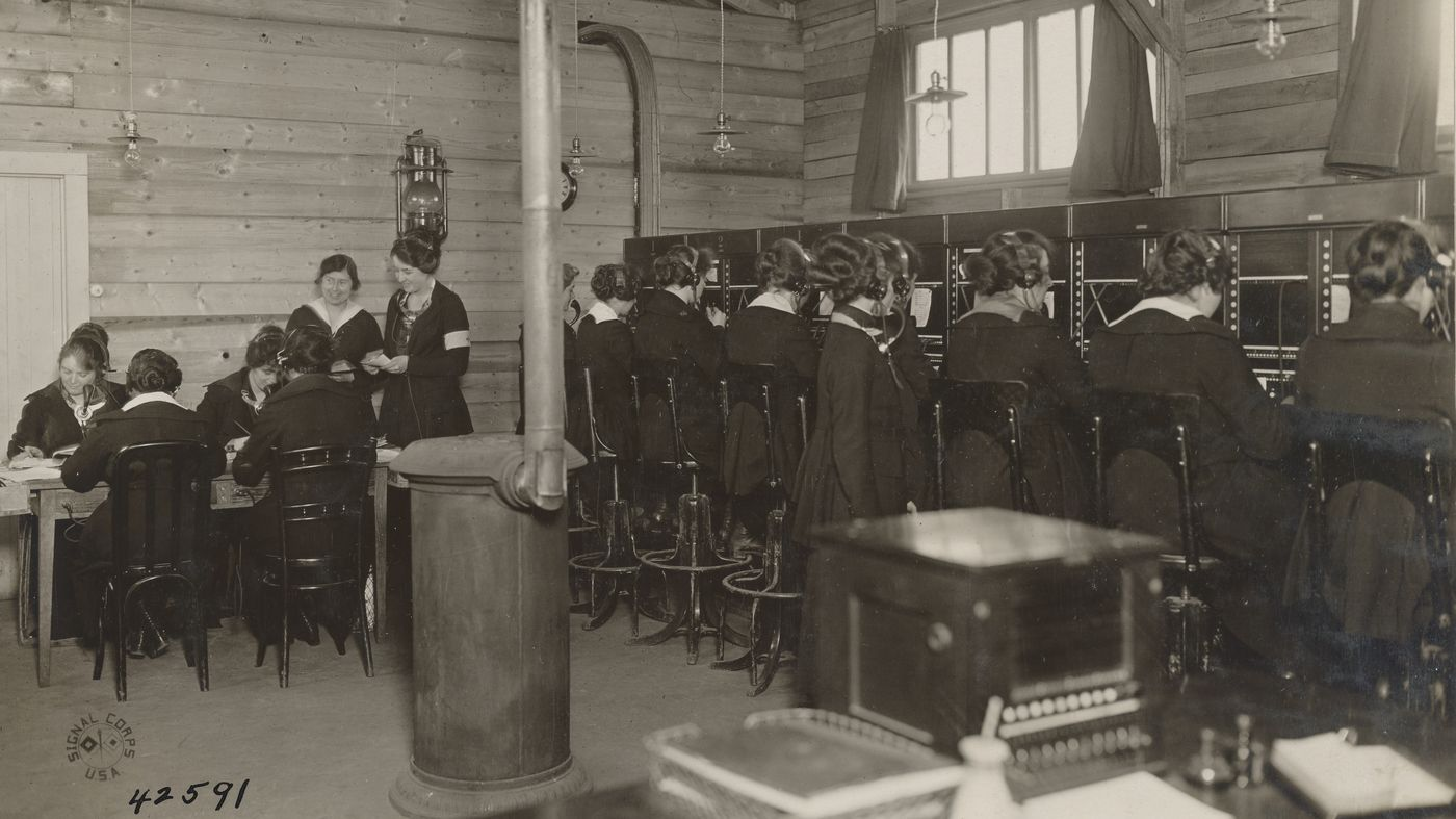 WW1 Signal Corps Telephone Operator "Hello Girl" - WOMEN'S SERVICES - U ...