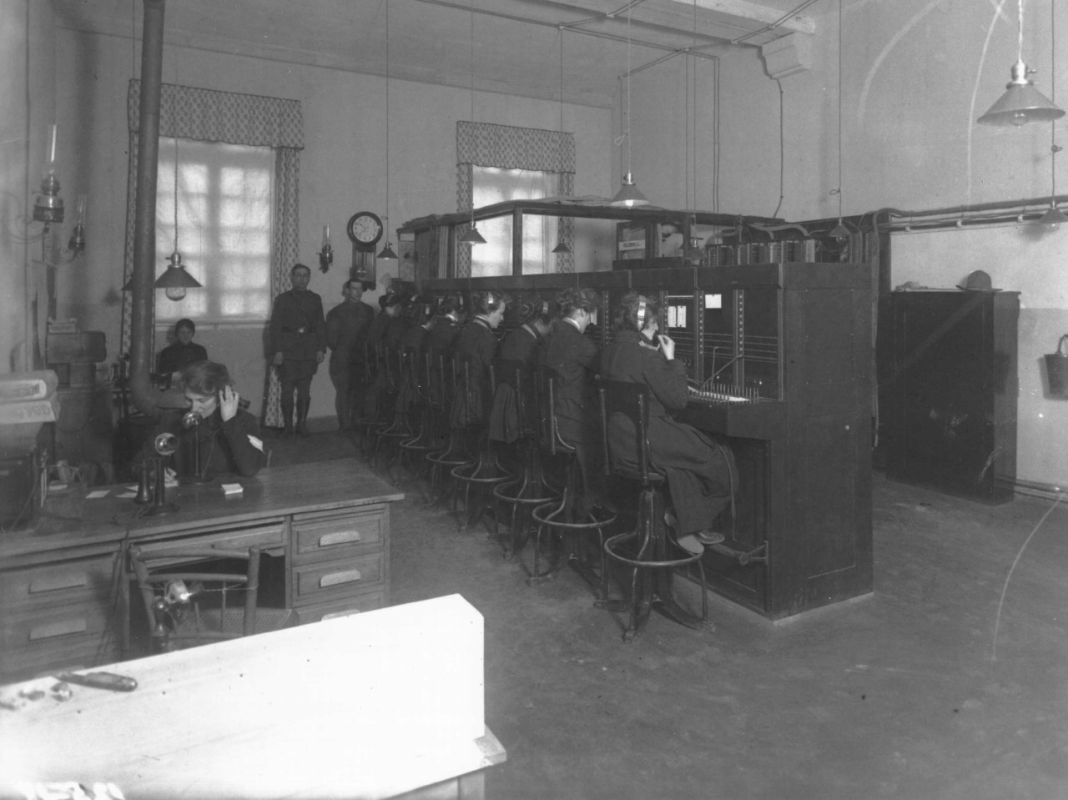 WW1 Signal Corps Telephone Operator "Hello Girl" - WOMEN'S SERVICES - U ...