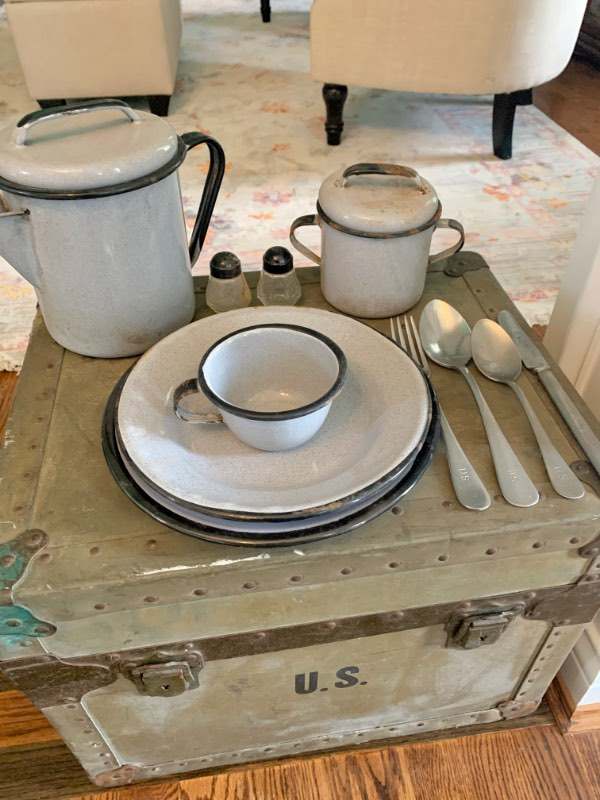 WWII 1942 Officer’s Mess Chest - FIELD & PERSONAL GEAR SECTION - U.S ...