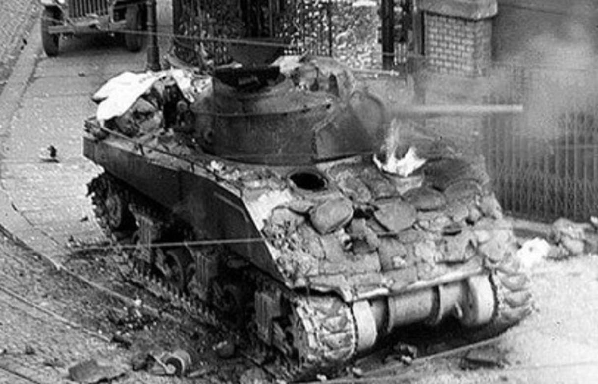 Sherman Tank in Action Photos - Page 3 - MILITARY VEHICLES - U.S ...
