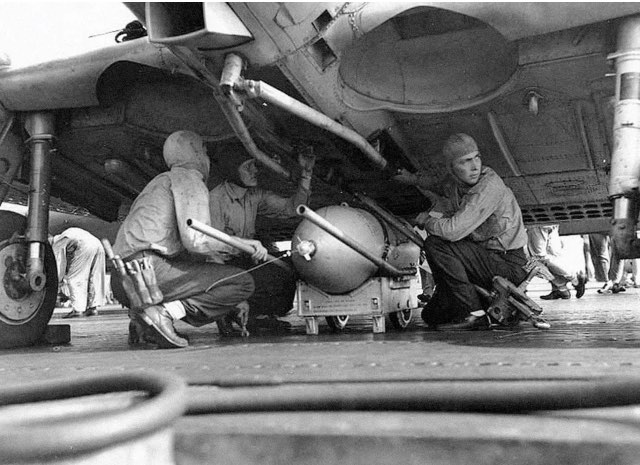 USN MK VII Bomb Hoist - MILITARY AIRCRAFT & AVIATION - U.S. Militaria Forum