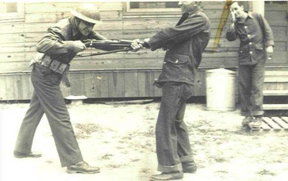 Need Help Identifying Kit and Uniform (22nd Coastal Artillery 1940-1944 ...