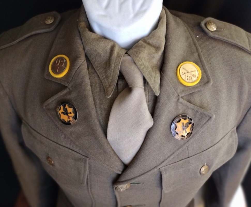 Use of branch colored collar disc borders on uniforms - UNIFORMS - U.S ...