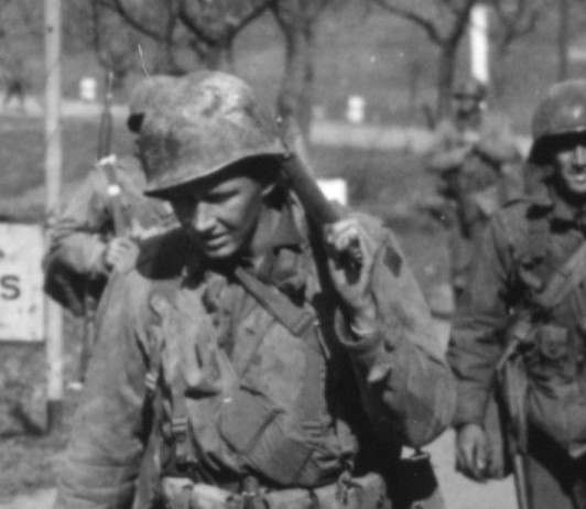 5th Infantry Division helmet, Lieutenant with follow me strip - M-1; M ...