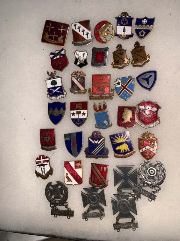 Crests to ID - DISTINCTIVE UNIT INSIGNIA / UNIT CRESTS - U.S. Militaria ...