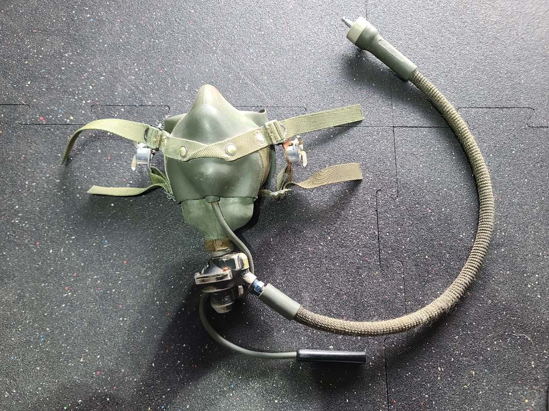 US Navy Vietnam War Oxygen mask - FLYING HELMETS AND ACCESSORIES - U.S ...