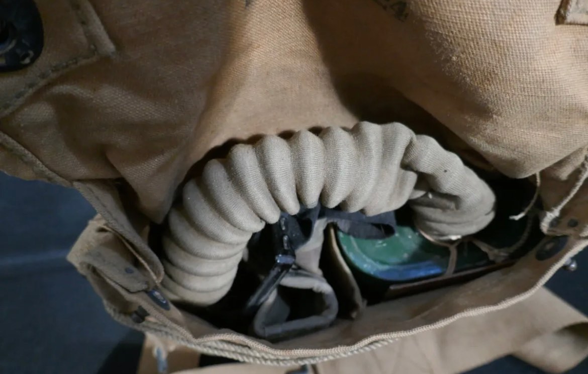 Is this gas mask a WWI gas mask? - (1917-1919) WORLD WAR ONE, RUSSIAN ...