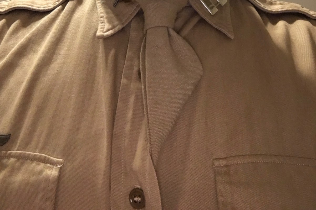 How did WWII service members get that second- to third-button tie tuck ...