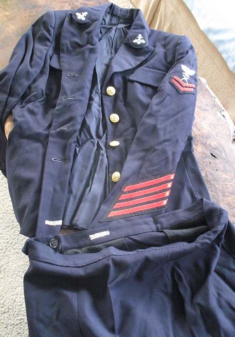 WAVES Yeoman Second Class Uniform with Hash Marks - WOMEN'S SERVICES ...