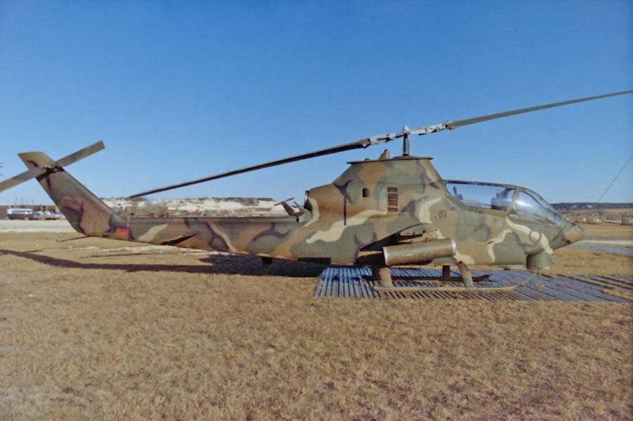 Camouflaged HUEY 1st Cavalry Division Ft Hood TRICAP Era - MILITARY ...