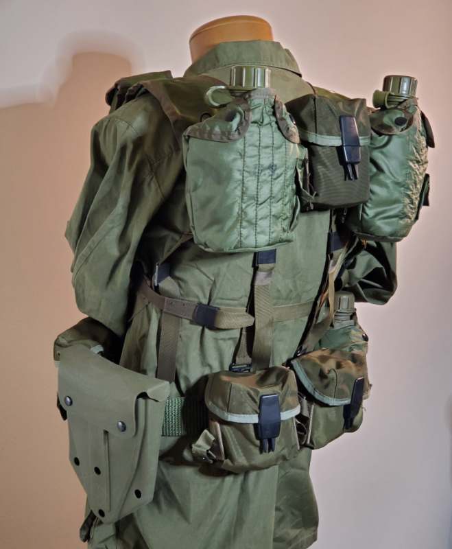 FIRST GENERATION LINCLOE EQUIPMENT - FIELD & PERSONAL GEAR SECTION - U ...