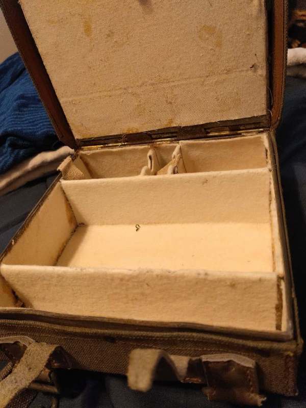 Need help with explosives satchel - FIREARMS - U.S. Militaria Forum