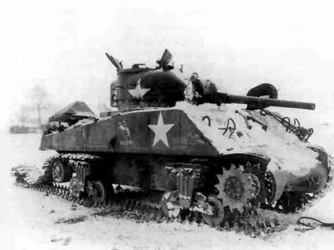 Sherman Tank in Action Photos - Page 3 - MILITARY VEHICLES - U.S ...
