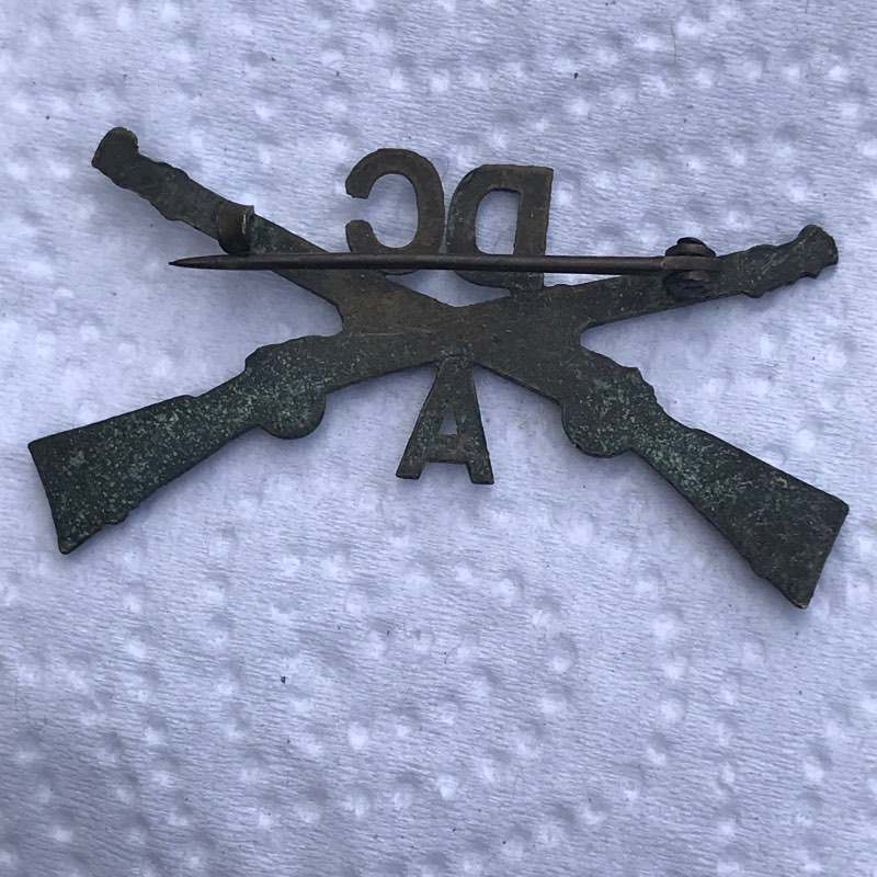 Ideas on this Army Infantry Crossed Rifles Insignia - BRANCH OF SERVICE ...