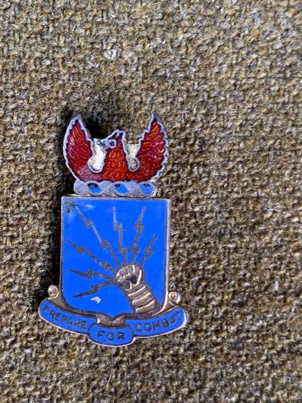 2 crests to ID please - DISTINCTIVE UNIT INSIGNIA / UNIT CRESTS - U.S ...