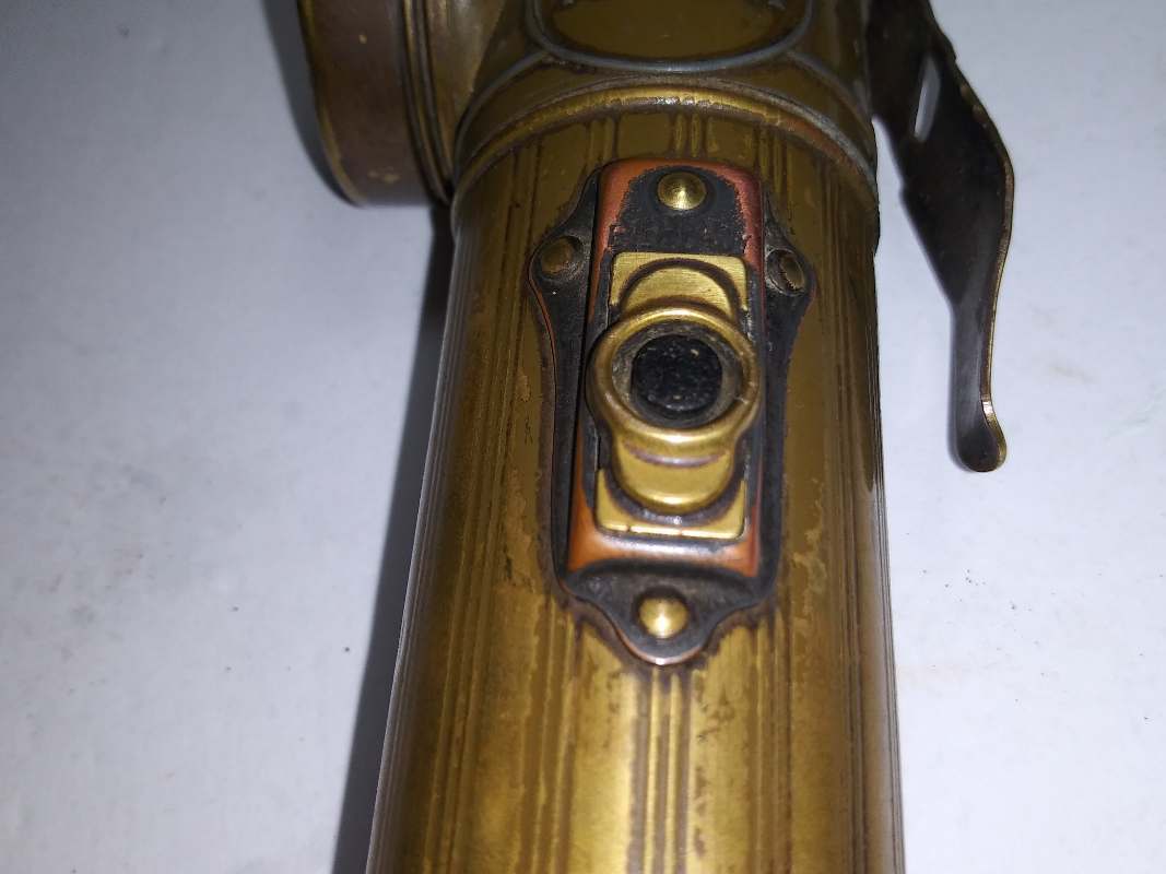 Old Army Flashlight - FIELD & PERSONAL GEAR SECTION - U.S. Militaria Forum