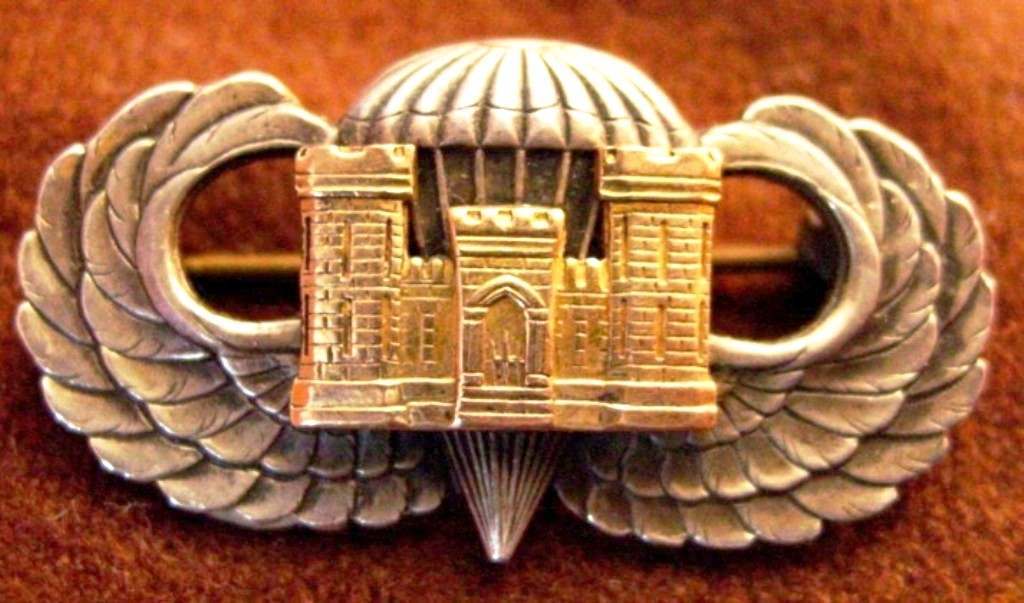 US Army Engineer turrented castle device on partrooper wing - AIRBORNE ...