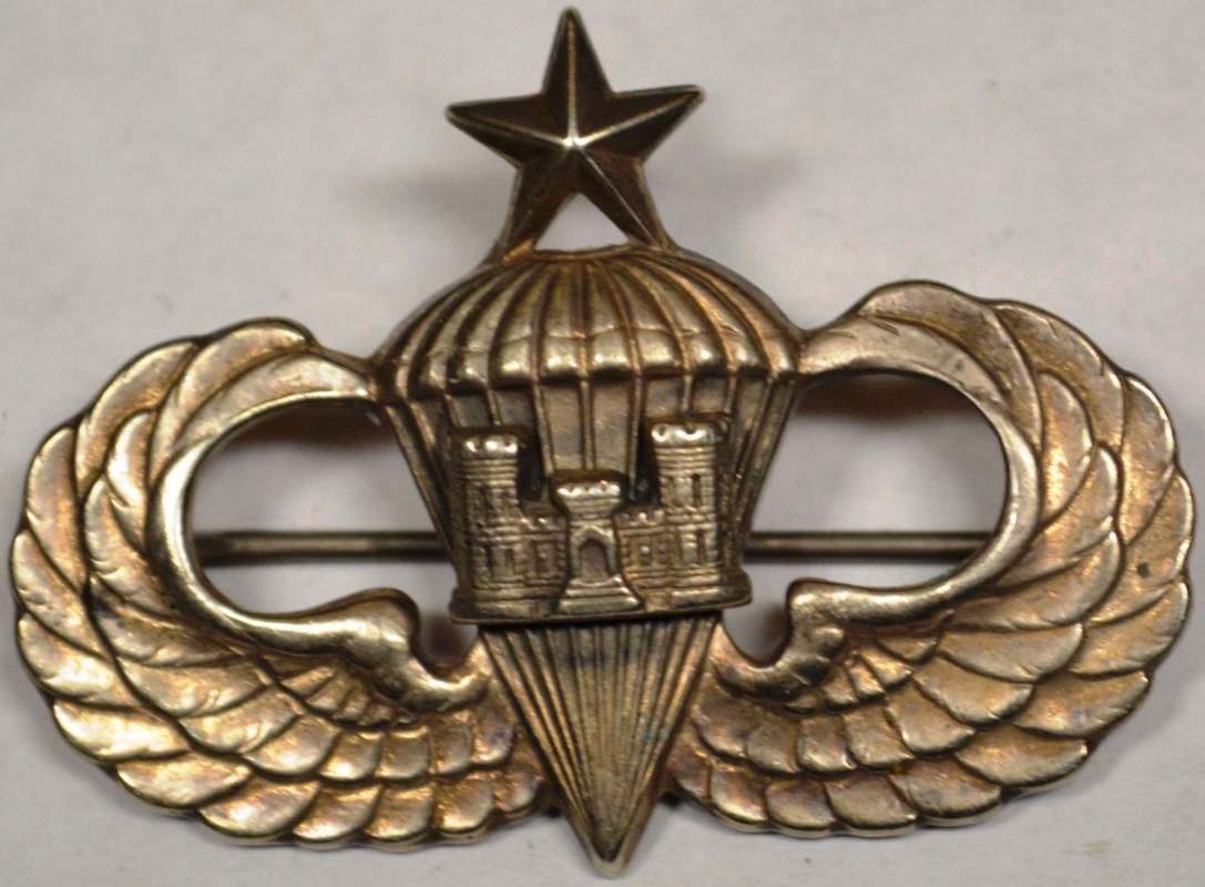 US Army Engineer turrented castle device on partrooper wing - AIRBORNE ...