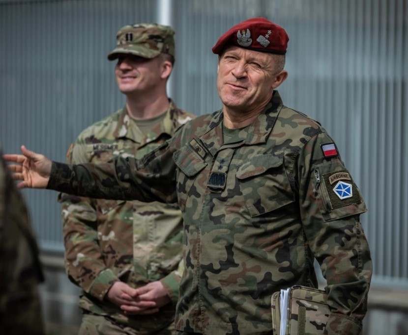 Patches in action: Photos of SSI being worn by the troops. - Page 269 ...