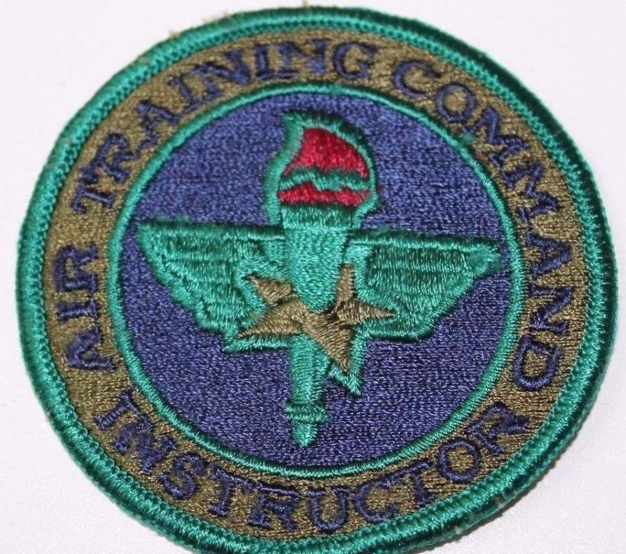 An unidentified patch (for Flight Specialists?) - CAN YOU IDENTIFY THIS PATCH? - U.S. Militaria ...