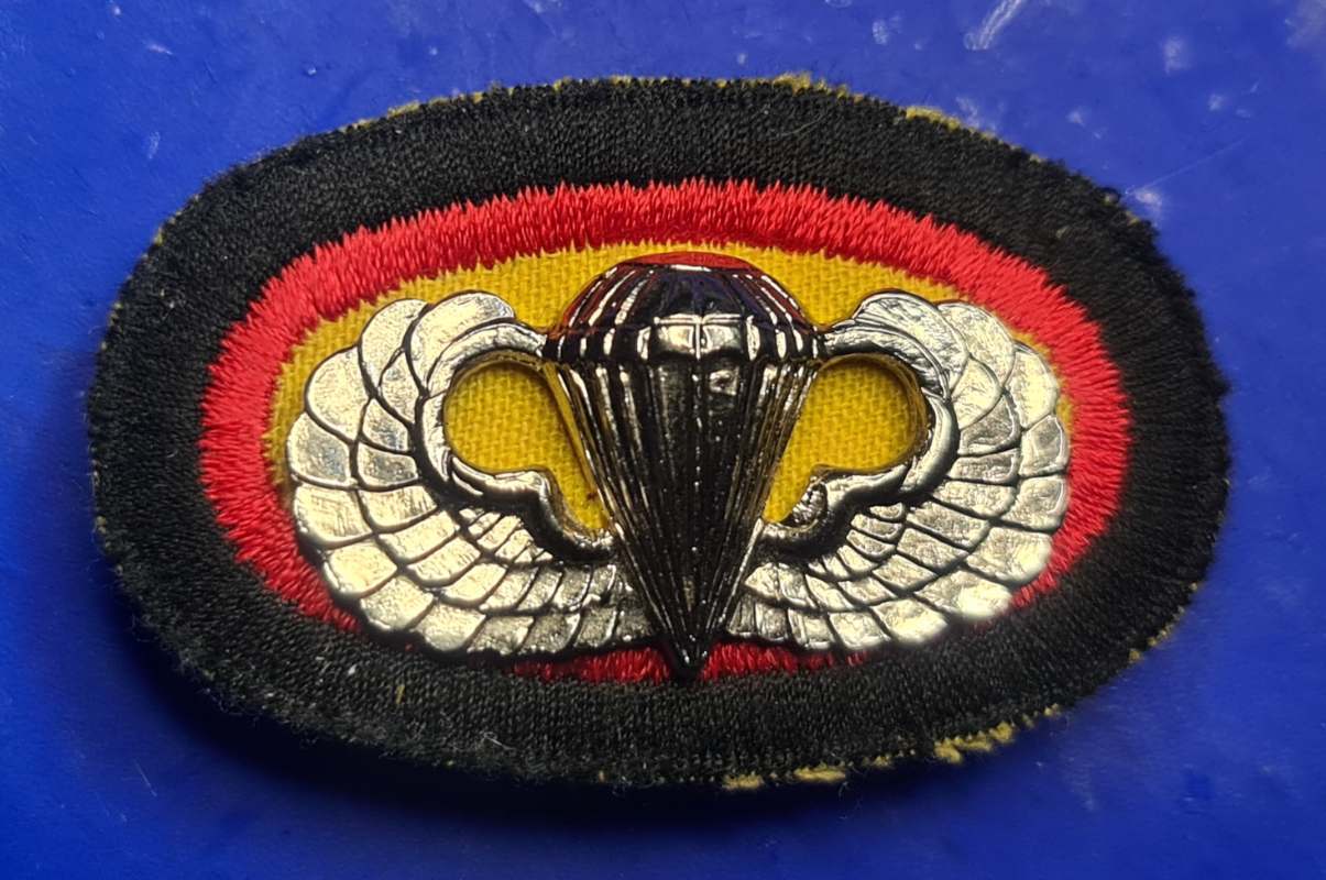 Need help with a jump wings - AIRBORNE, GLIDER TROOPS, PARATROOP JUMP ...