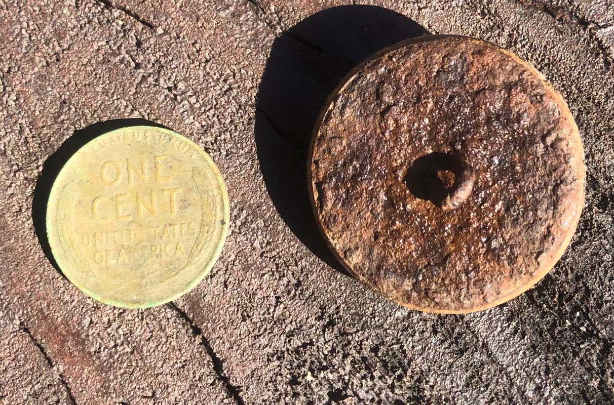 Help needed to ID a button - UNIFORM BUTTONS - U.S. Militaria Forum