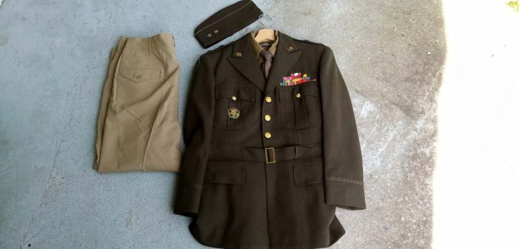 Grouping of M-G Thomas Dewees FINLEY (Commanding officer 89th ID - WW2 ...