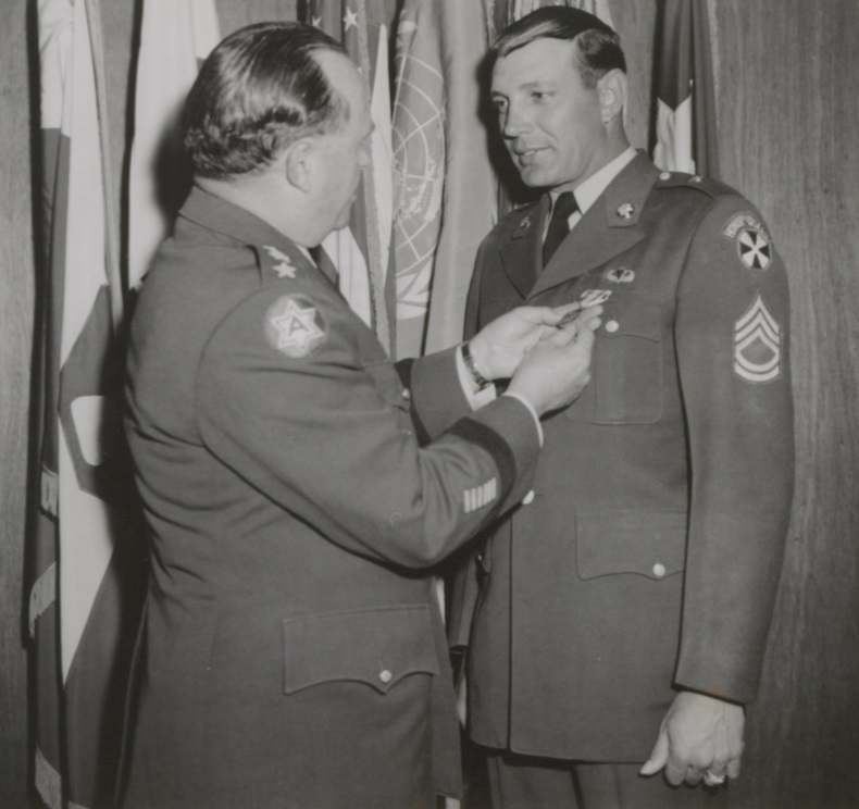 Patches in action: Photos of SSI being worn by the troops. - Page 279 ...