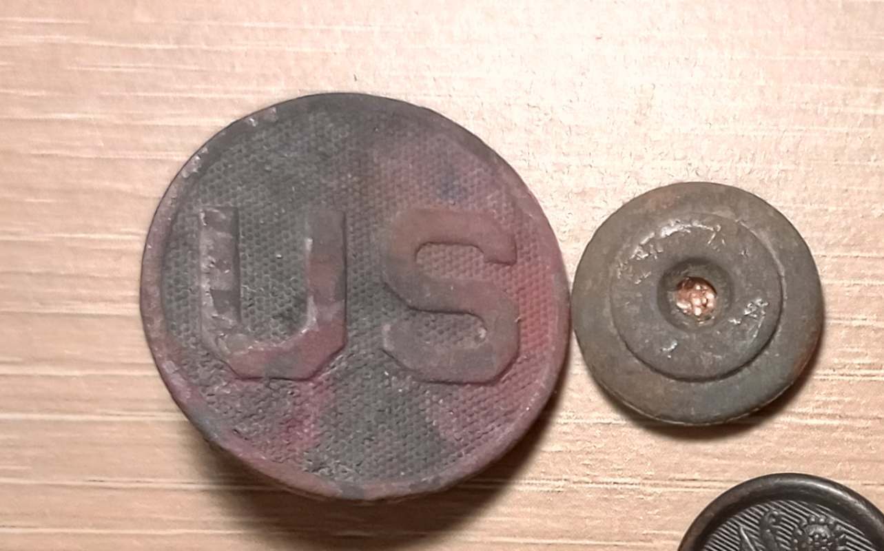 Did late war WW1 US collar discs get made of steel? - BADGES, AWARDS ...