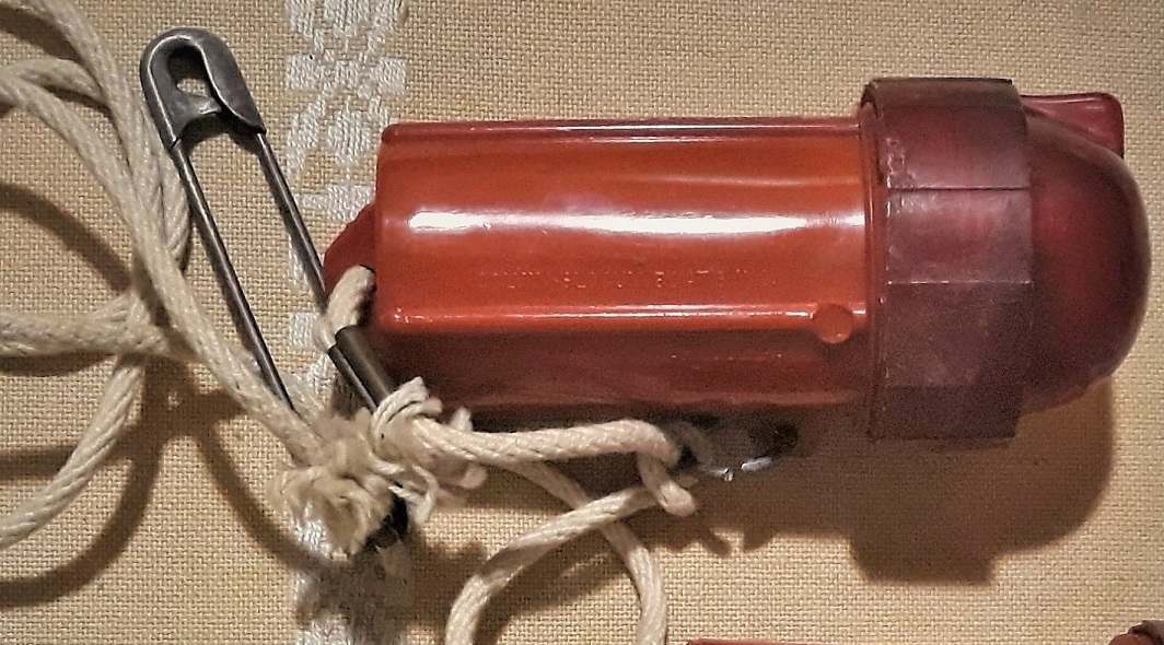 Red Plastic Flashlight - SURVIVAL GEAR - U.S. Militaria Forum