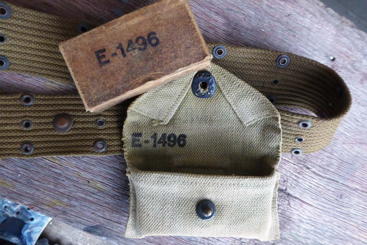 WW2 First aid pouch - odd belt attachment - FIELD & PERSONAL GEAR ...
