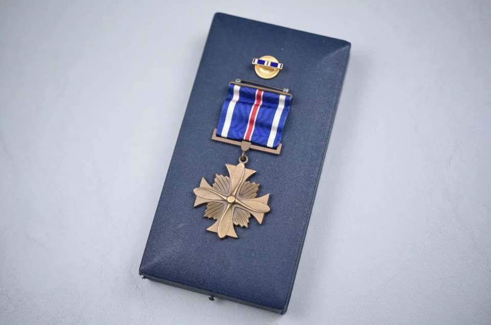 USN/USMC Distinguished Flying Cross in Early Rare Blue/Grey Case ...