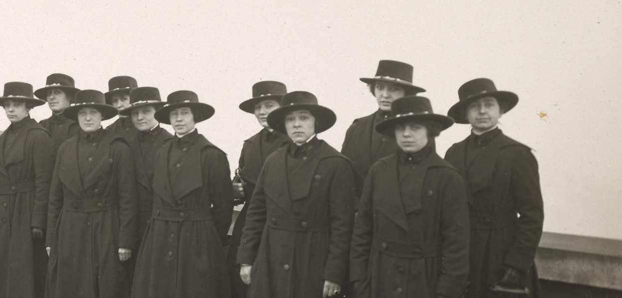 WW1 Signal Corps Telephone Operator "Hello Girl" - WOMEN'S SERVICES - U ...