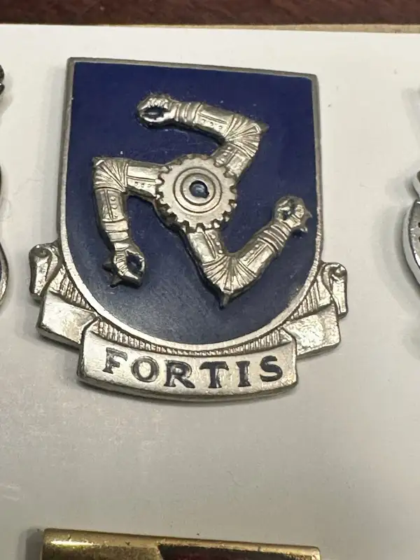 752nd Tank or Armor School - DISTINCTIVE UNIT INSIGNIA / UNIT CRESTS ...