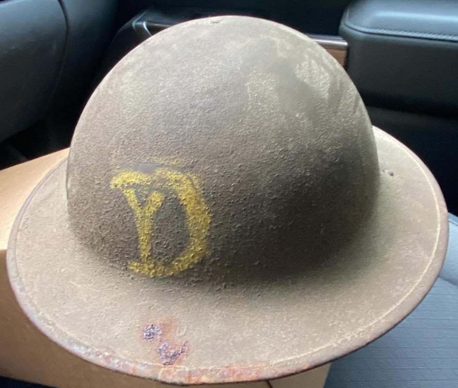 26th infantry Yankee division insignia in yellow not blue? - M1917 ...