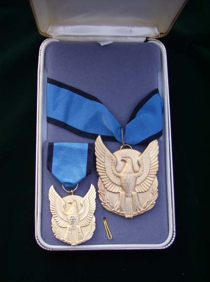 The Four Chaplain's medal - CHAPLAIN CORPS - U.S. Militaria Forum