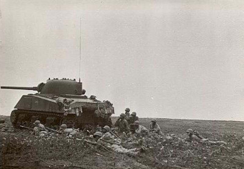 Sherman Tank in Action Photos - MILITARY VEHICLES - U.S. Militaria Forum
