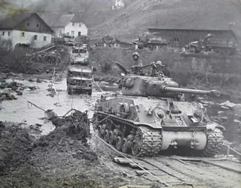 Sherman Tank in Action Photos - MILITARY VEHICLES - U.S. Militaria Forum